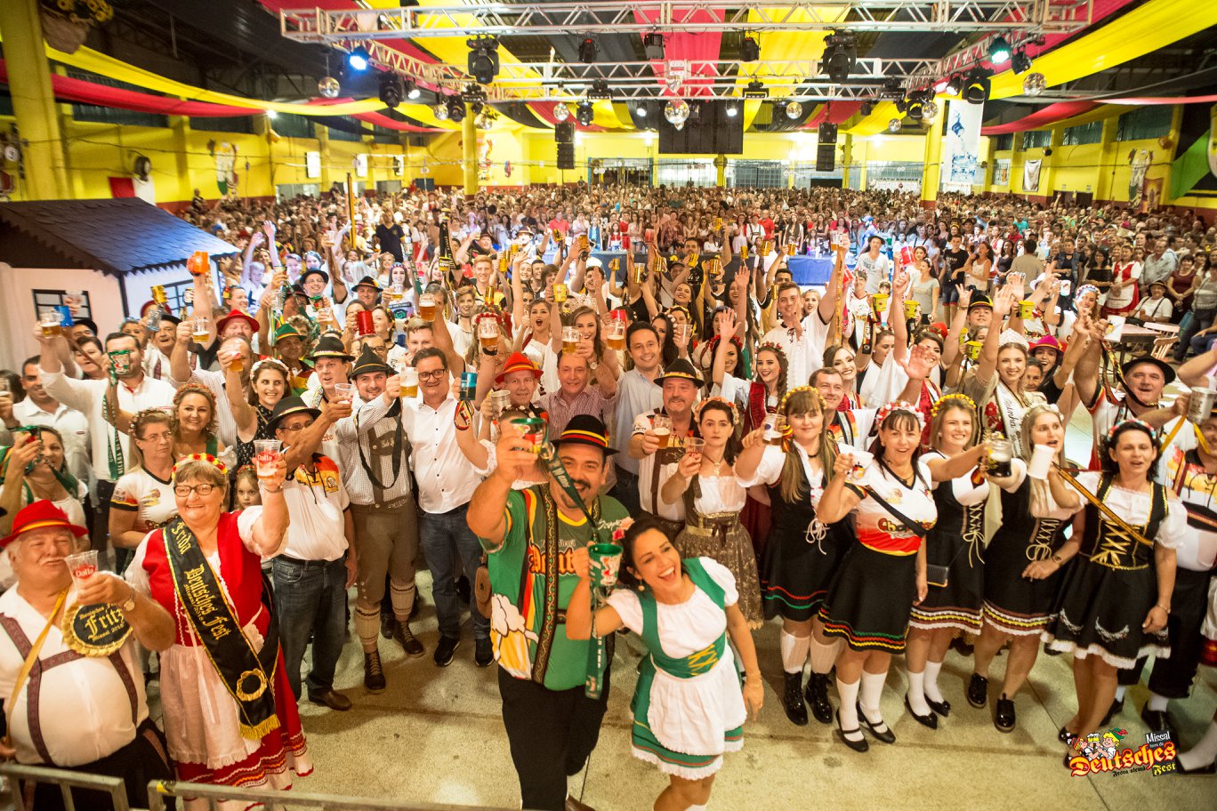 Exaltação às tradições germânicas na Deutsches Fest - Cidades - Jornal ...