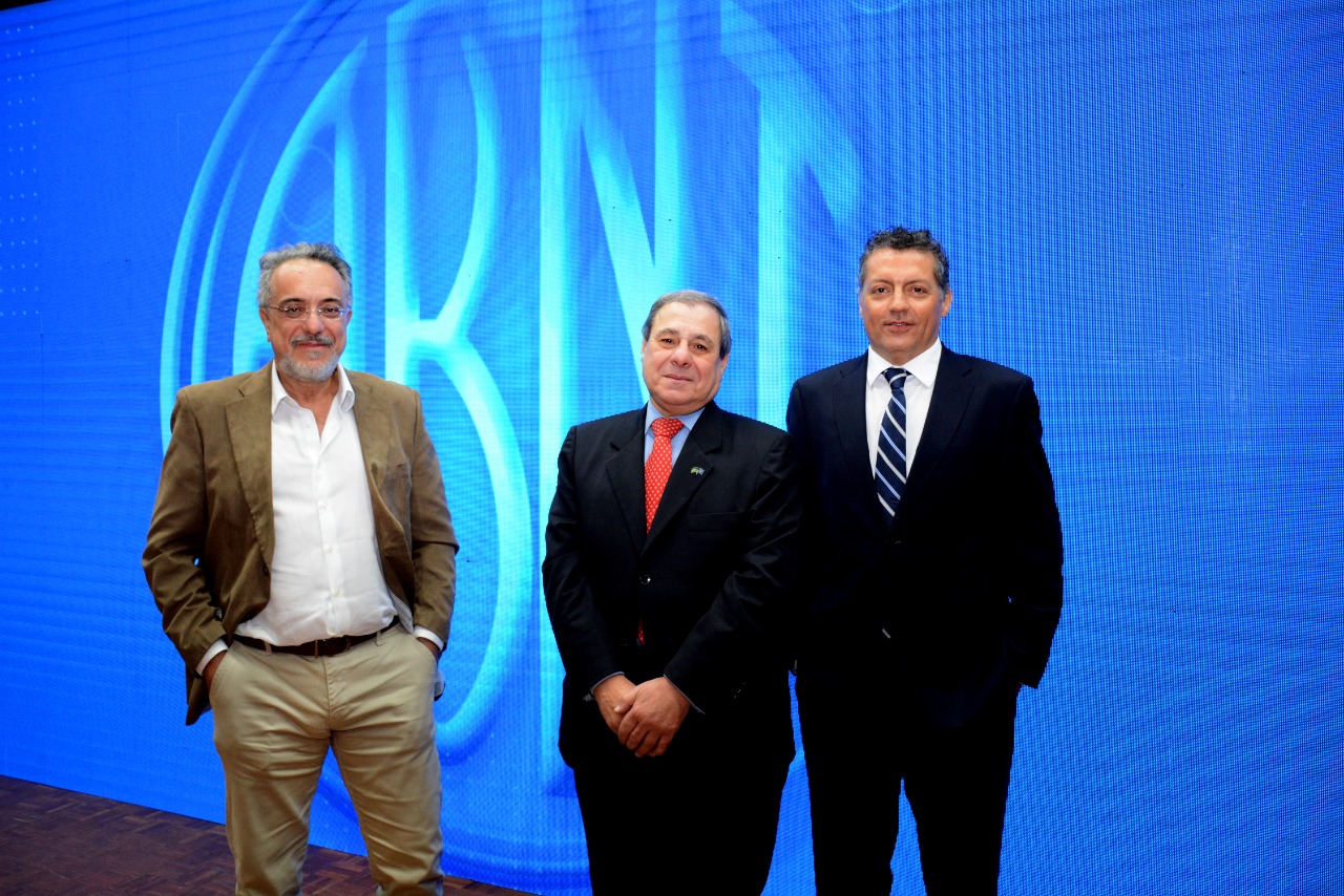 Presidente-da-ABNT-Dr.-Mario-William-Esper-Diretor-de-Normalizacao-da ...
